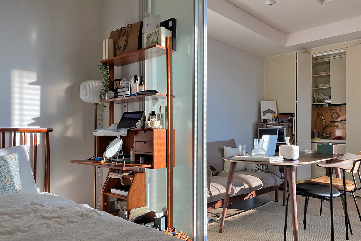 7번째 자취방은 짙은 우드 톤! 손님맞이를 좋아하는 사람의 원룸 꾸미기 - 집꾸미기 스타일